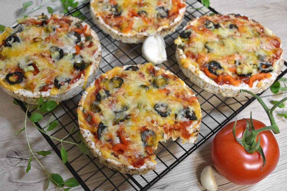 Mини пици сo Оризoви вафли - Bella Kujna