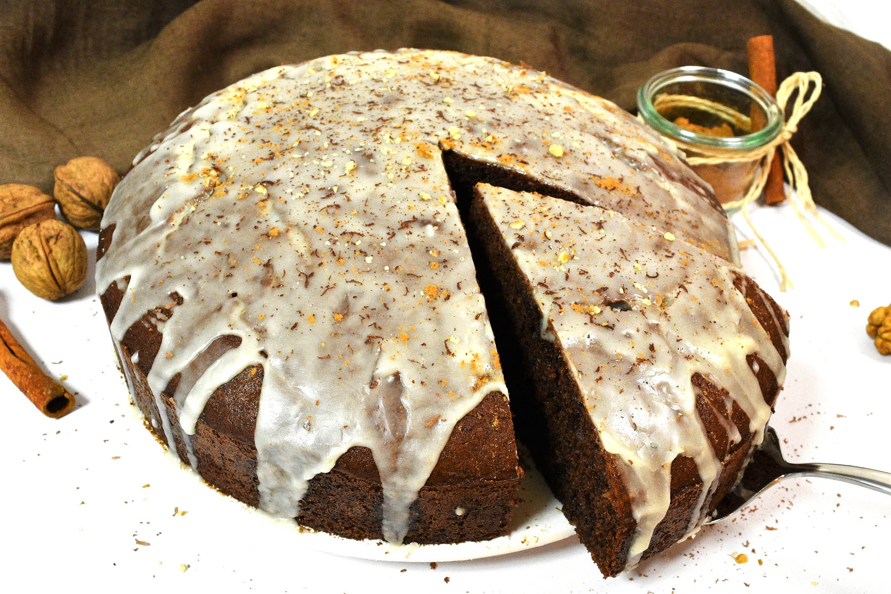 Сочна чоколадна торта со зачин за медењаци - Bella Kujna